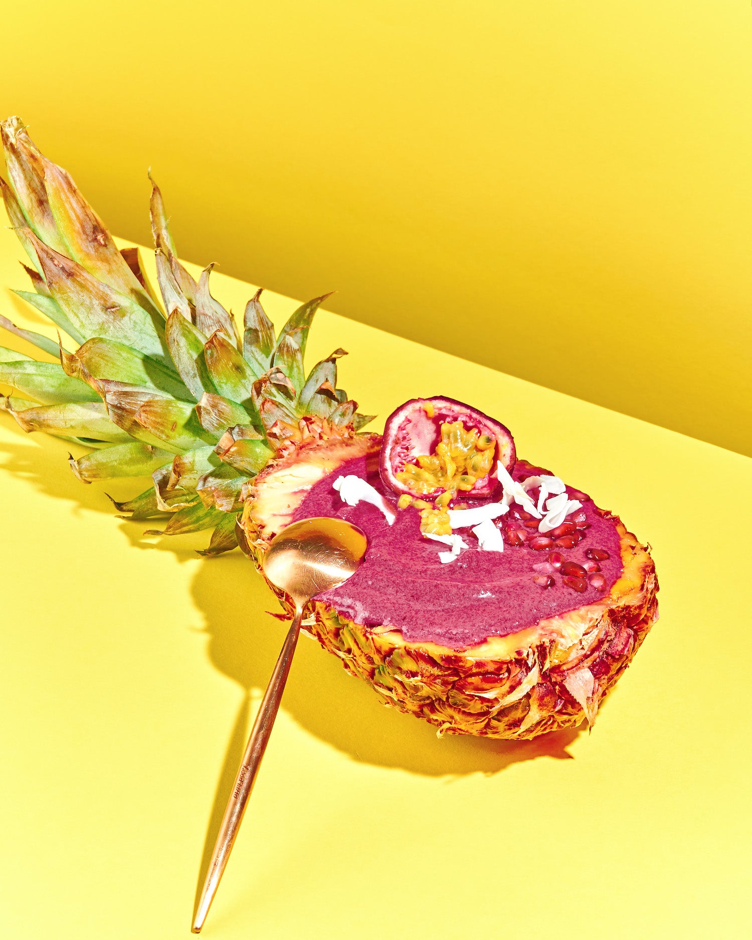 Fancy Açaí Smoothie Bowl Rezept mit (und in) tropischer Ananas – Wholey ...